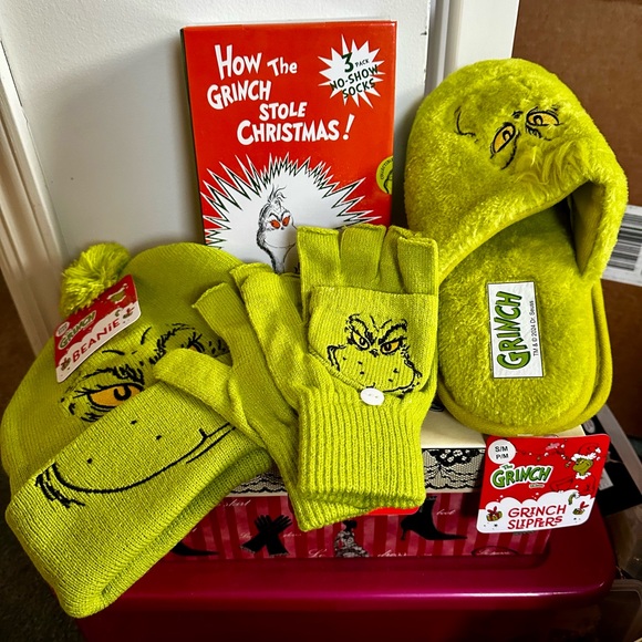 Claire's | Accessories | Lot Of 4 Grinch Winter Items Perfect For The ...